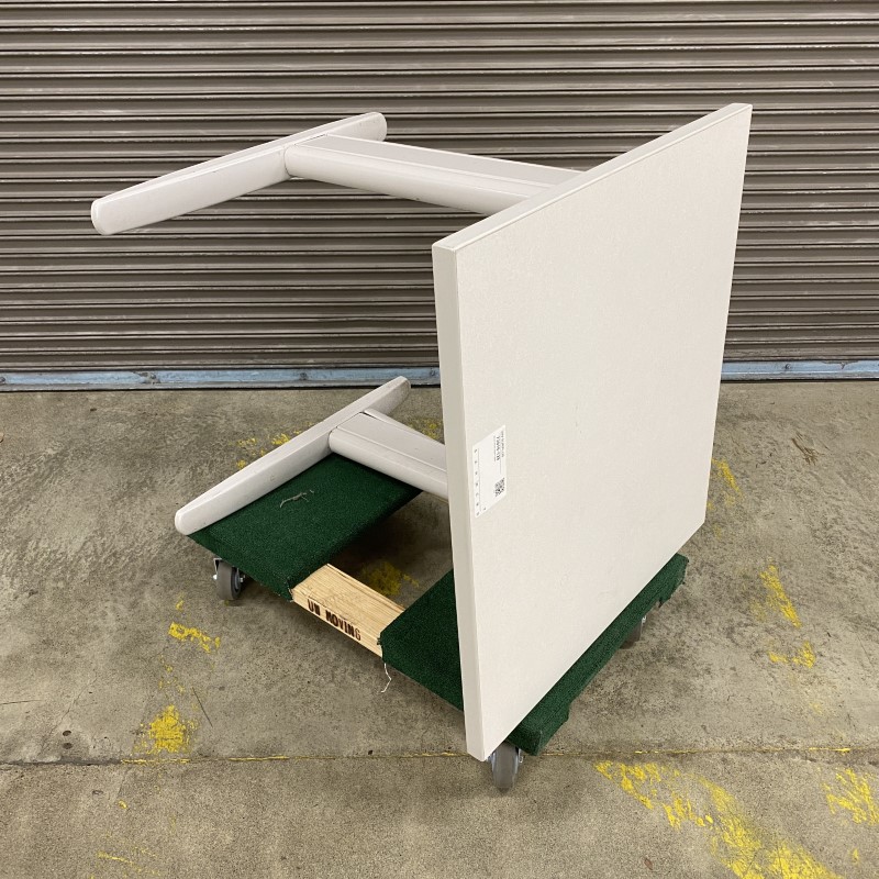 Desk: KI, Side Legs - White